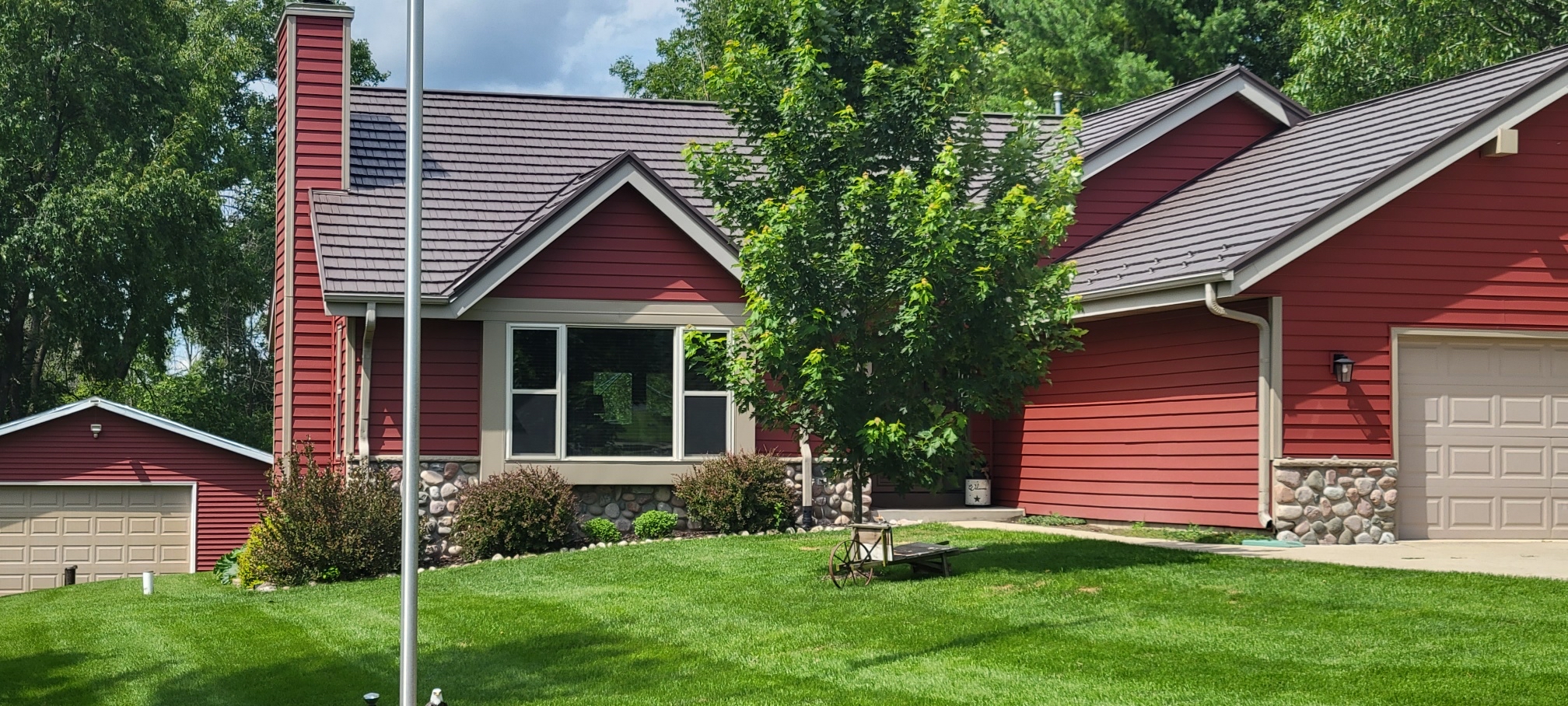 Metal Roofing Systems, sells and installs metal roofs in Dousman, WI 53027